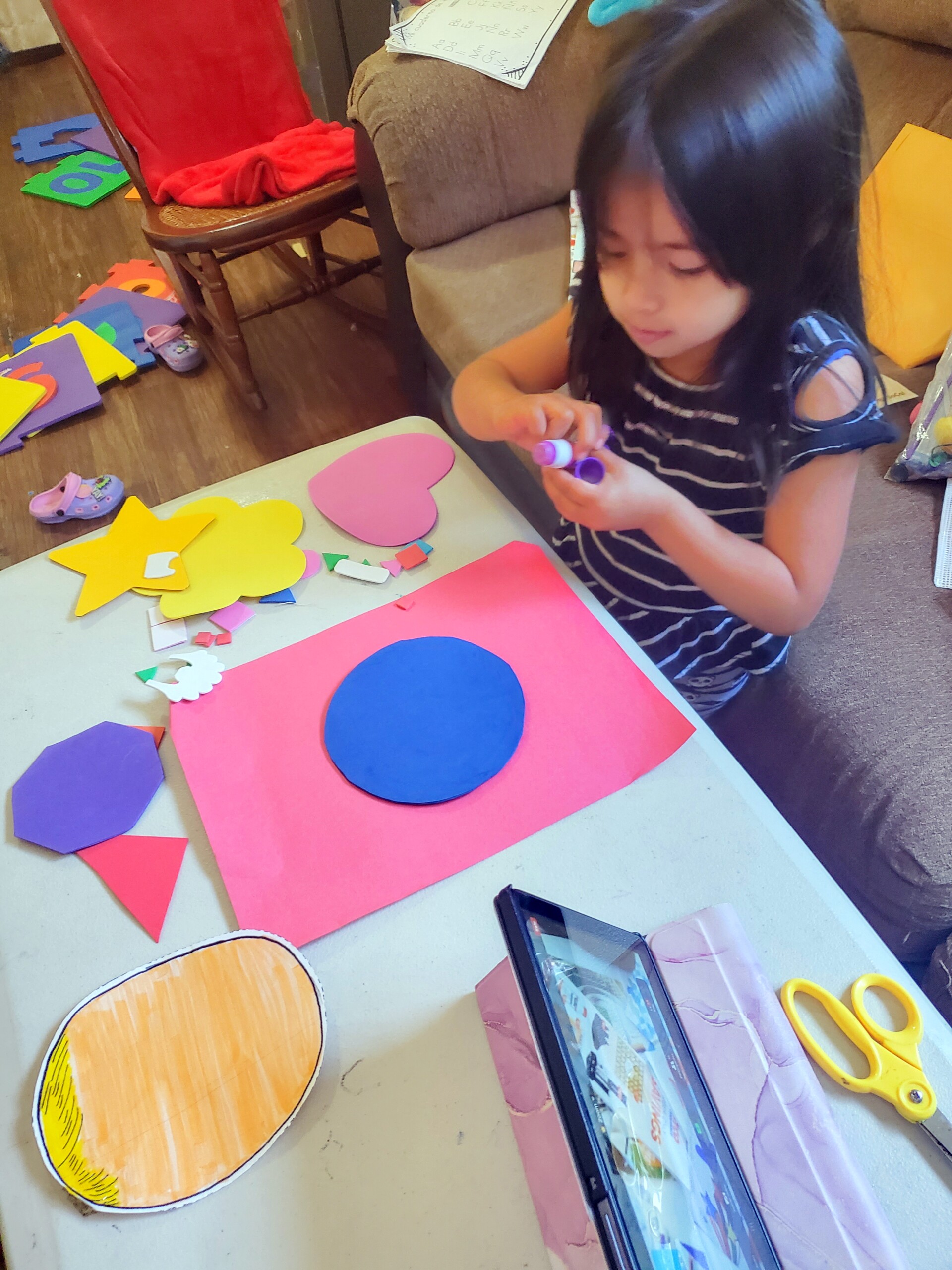 Go on a Shape Hunt | Early Childhood | PBS SoCal