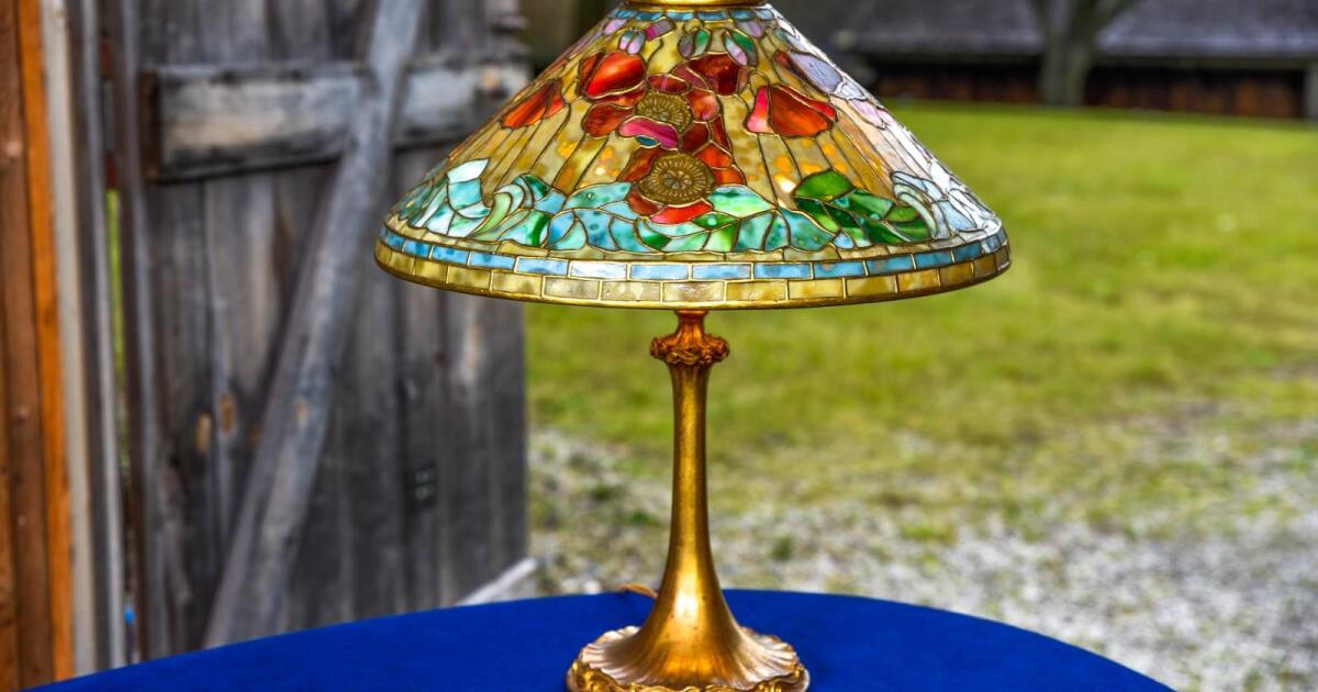 Watch Appraisal: Tiffany Studios Poppy Table Lamp, ca. 1910 | Antiques ...