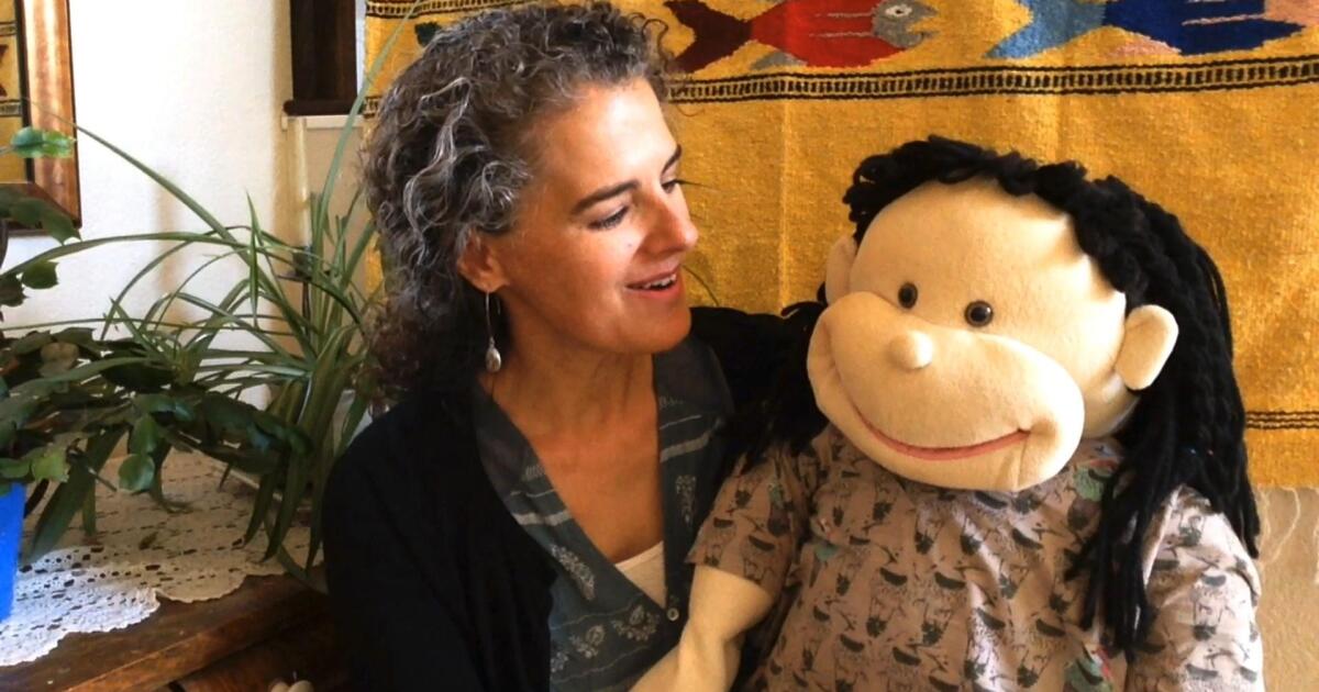 Watch Lindsay & Molly : Happy S2 (Spanish CC) | Puppet Friends | PBS SoCal